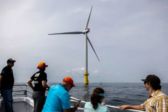 Florida man "Lieutenant Dan" to ride out hurricane on fishing boat in ...